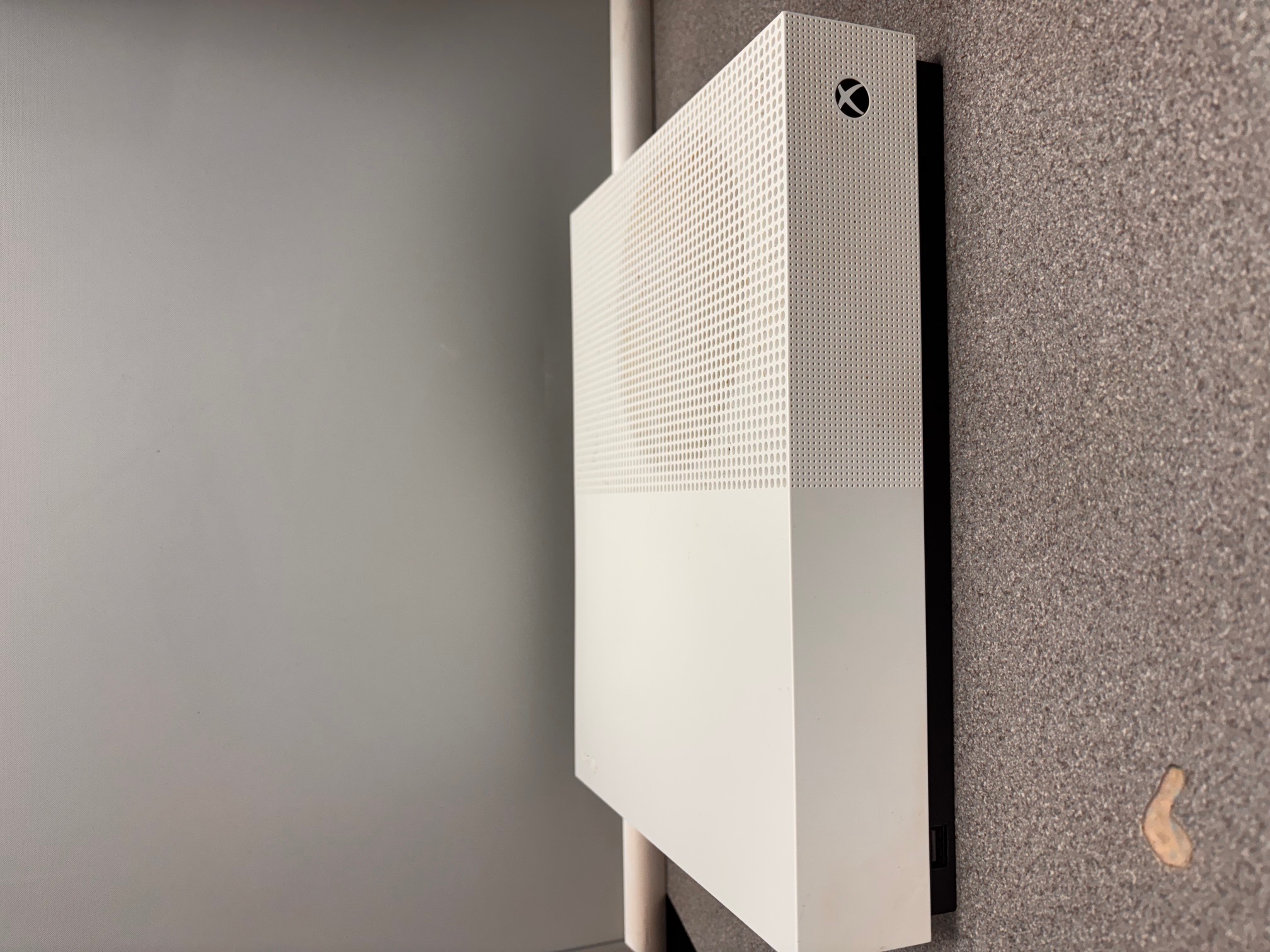 Used microsoft One S xbox one s with controller and wires - Own4Less